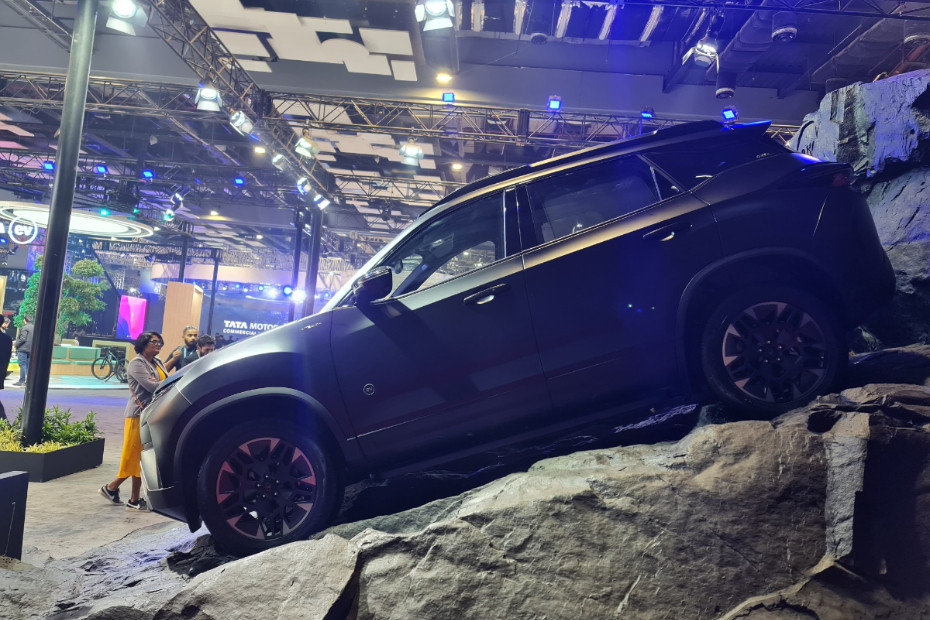 Bharat Mobility Global Expo 2025: Tata Safari And Harrier EV Stealth ...