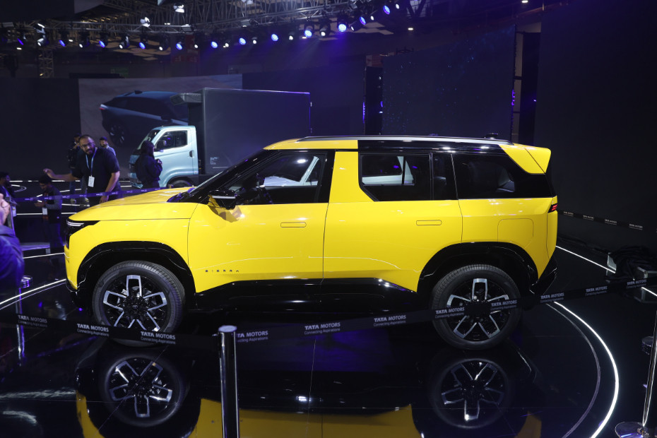 Tata Sierra Old vs New Image Comparison | CarDekho.com