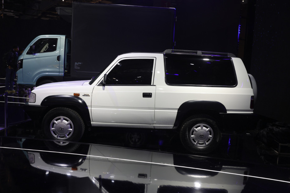 Tata Sierra Old vs New Image Comparison | CarDekho.com