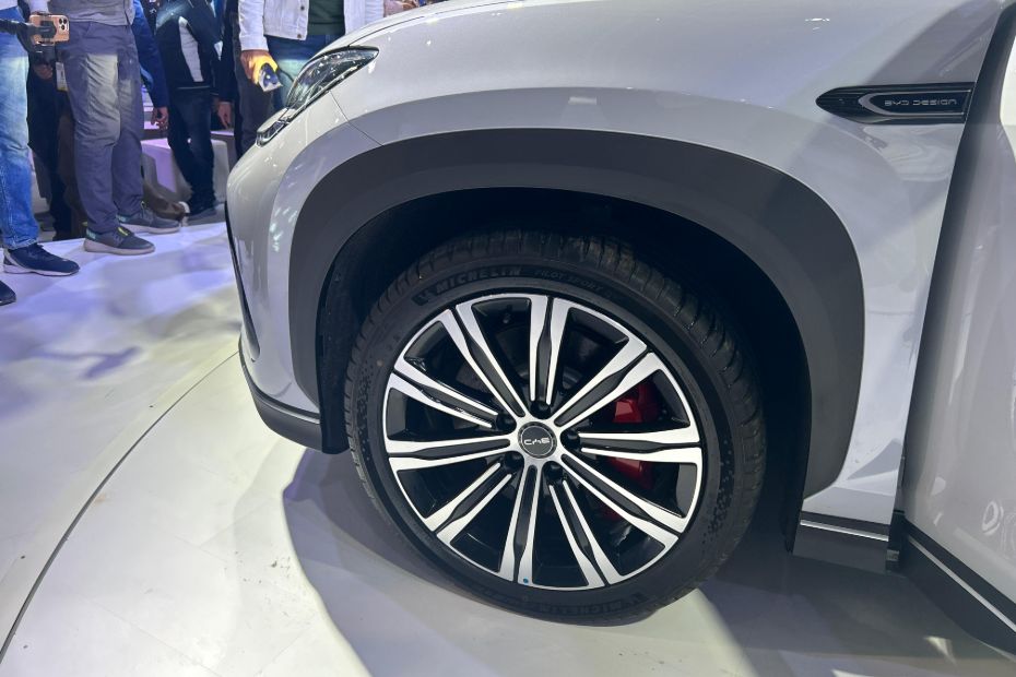 BYD Sealion 7 Unveiled At Auto Expo 2025, Exterior And Interior ...