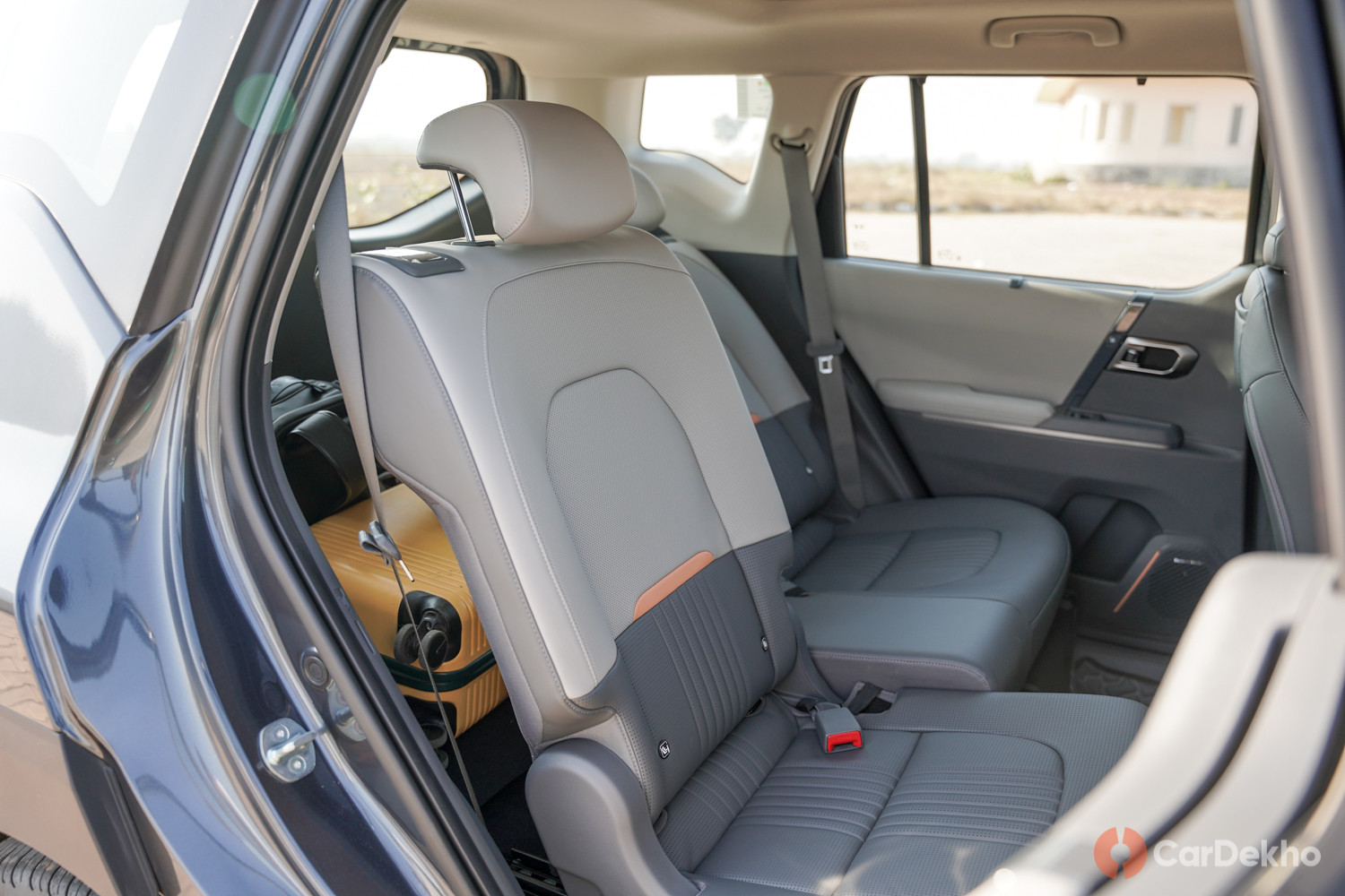 Kia Syros Rear Seat Comfort Tested In Real Life | CarDekho.com