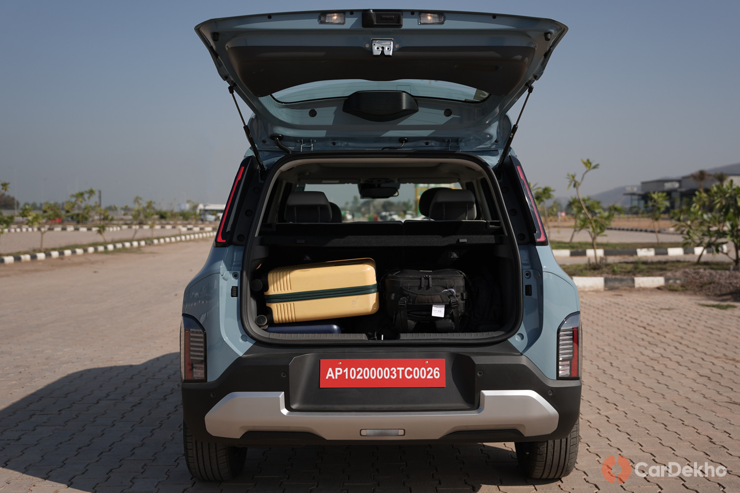 Kia Syros Rear Seat Comfort Tested In Real Life | CarDekho.com