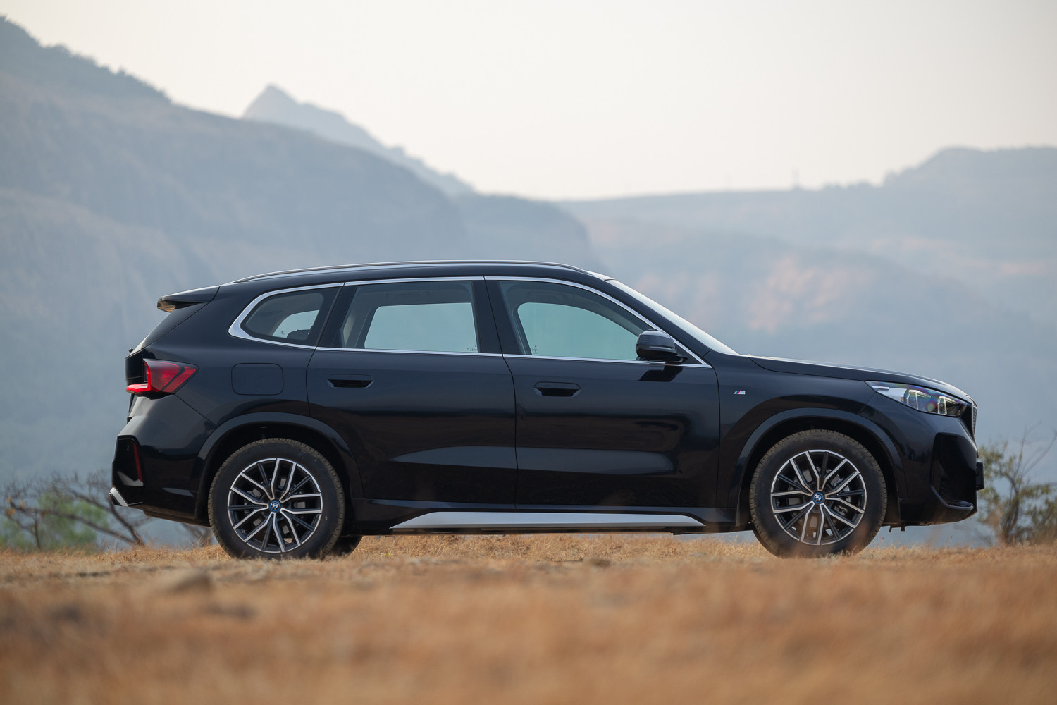 BMW iX1 Price - Features, Images, Colours & Reviews