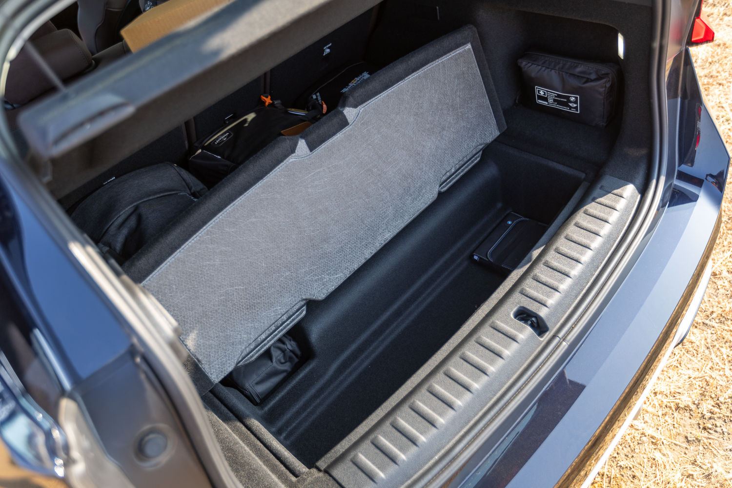 BMW iX1 Price - Features, Images, Colours & Reviews