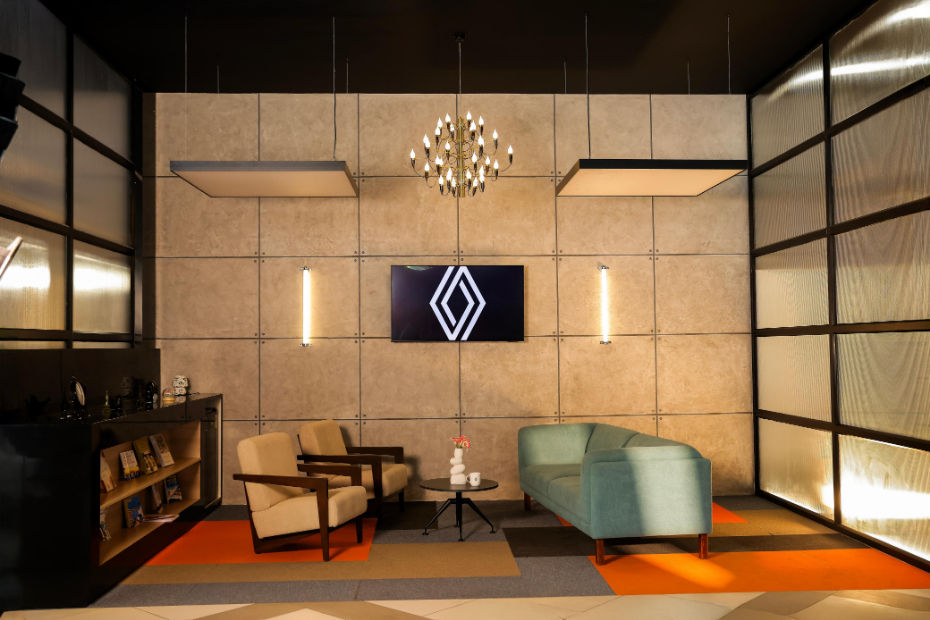 Renault Inaugurates Its First new'R Store Showroom Based On Its New ...