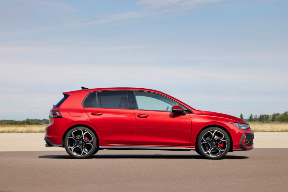 Volkswagen Golf GTI And Volkswagen Tiguan R-Line India Launch Timeline ...