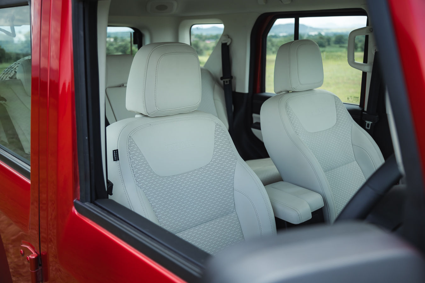 Mahindra Thar Roxx Mocha Brown vs Ivory White Theme: Interior ...