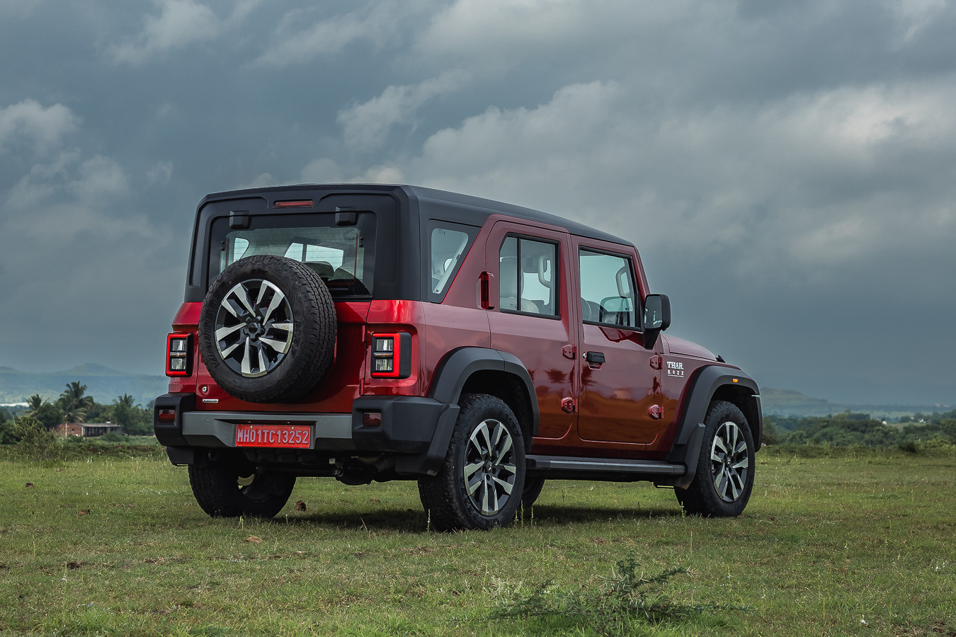 Mahindra Thar Roxx Mocha Brown vs Ivory White Theme: Interior ...