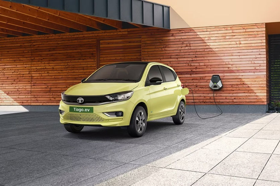 Watch: Tata Tiago CNG vs Tata Tiago EV: Real-world Running Cost ...