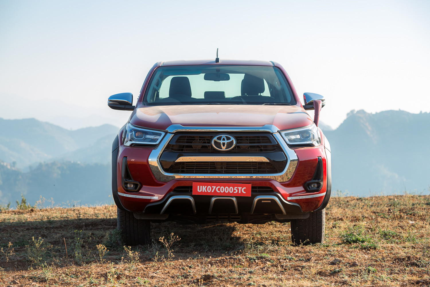 Toyota Hilux Black Edition vs Toyota Hilux: Design Differences ...