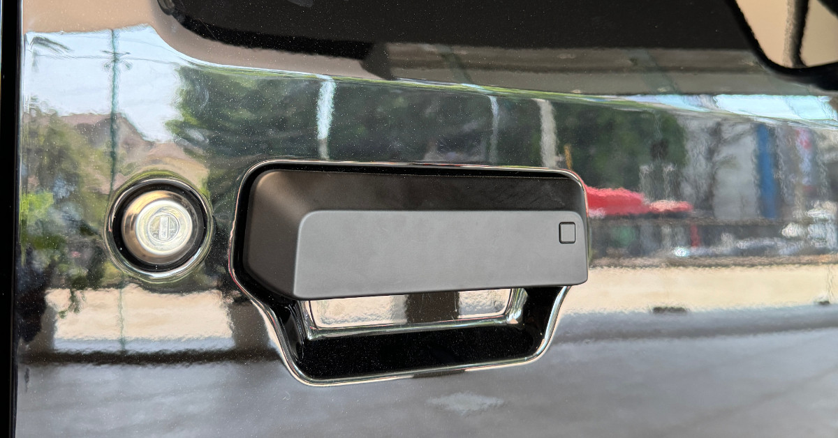 Mahindra Thar Roxx Updated With Keyless Entry, Sliding Front Passenger Armrest And Aerodynamic ...