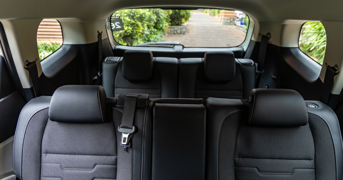 2025 Kia Carens Clavis Mid-spec HTK Plus: Design, Interior, Features And Specifications ...