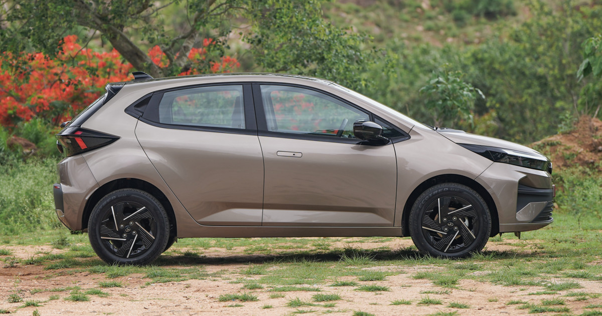 2025 Tata Altroz Facelift Accomplished S Variant Features, Engine ...