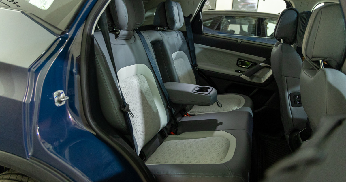 Watch Video: 2025 Tata Harrier EV’s Rear Seat Space Compared With ...