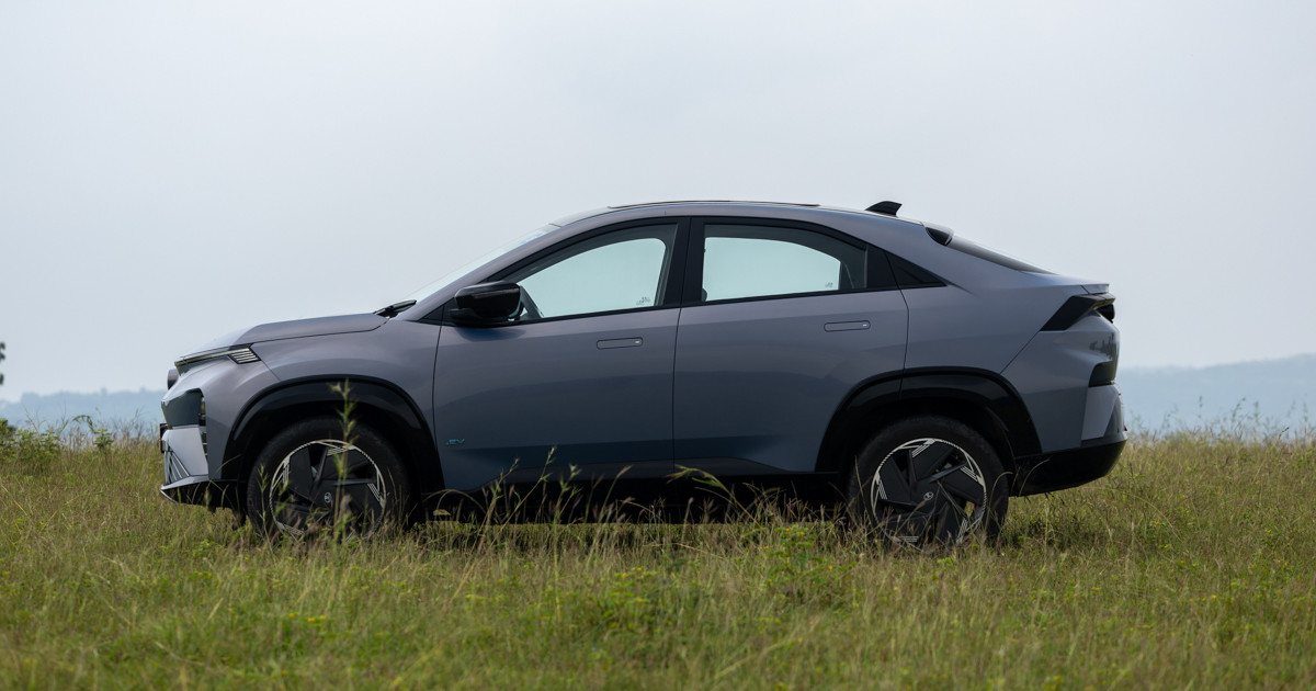2025 Tata Harrier EV Base-spec Adventure Variant vs Tata Curvv EV Top ...