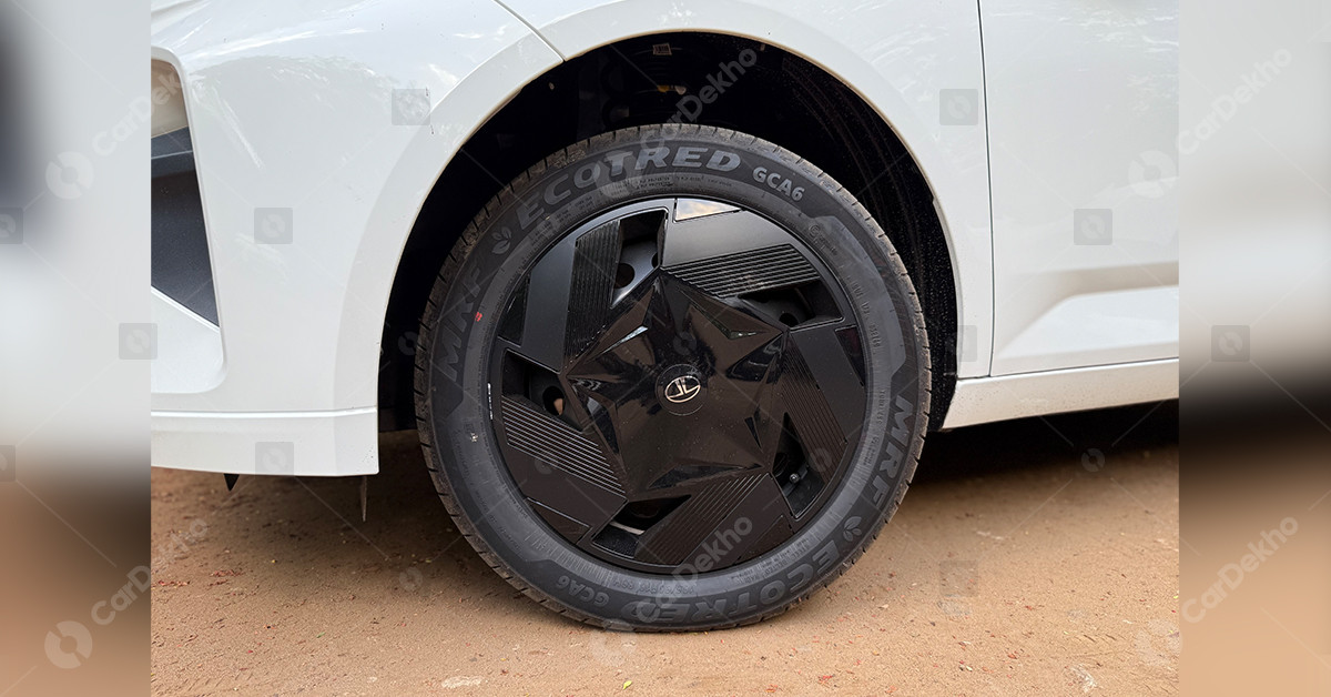 2025 Tata Altroz Pure Variant Explained In 12 Real-life Images ...