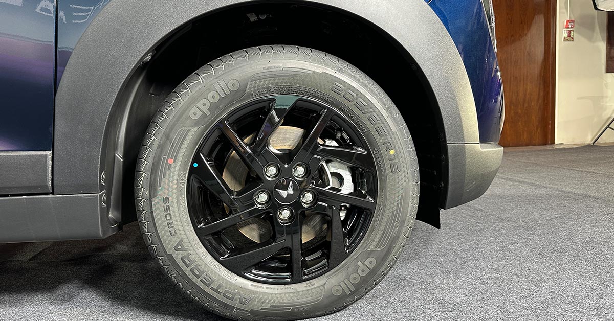 2025 Mahindra XUV 3XO REVX A Variant Exterior And Interior Design ...