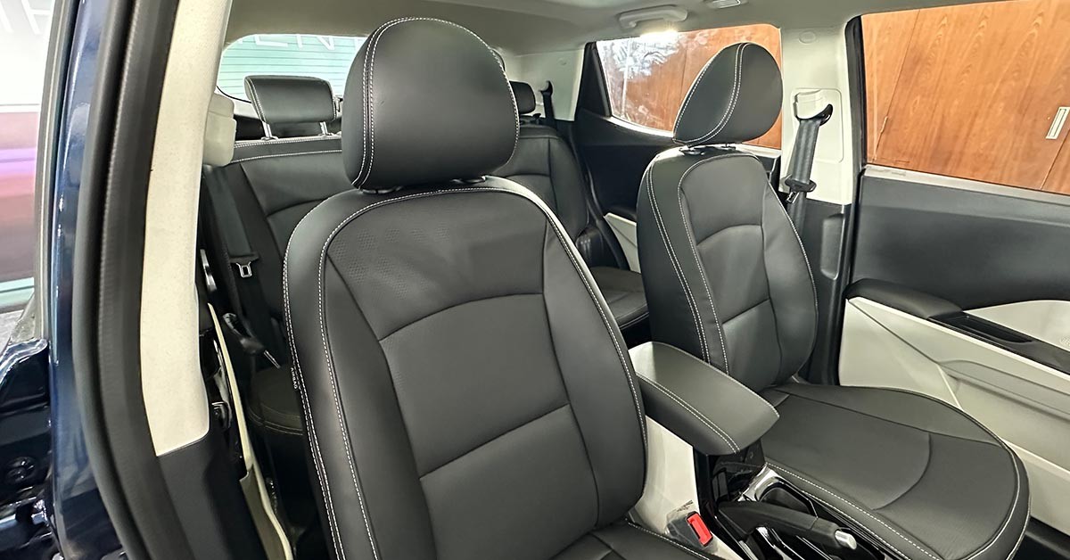 2025 Mahindra XUV 3XO REVX A Variant Exterior And Interior Design ...