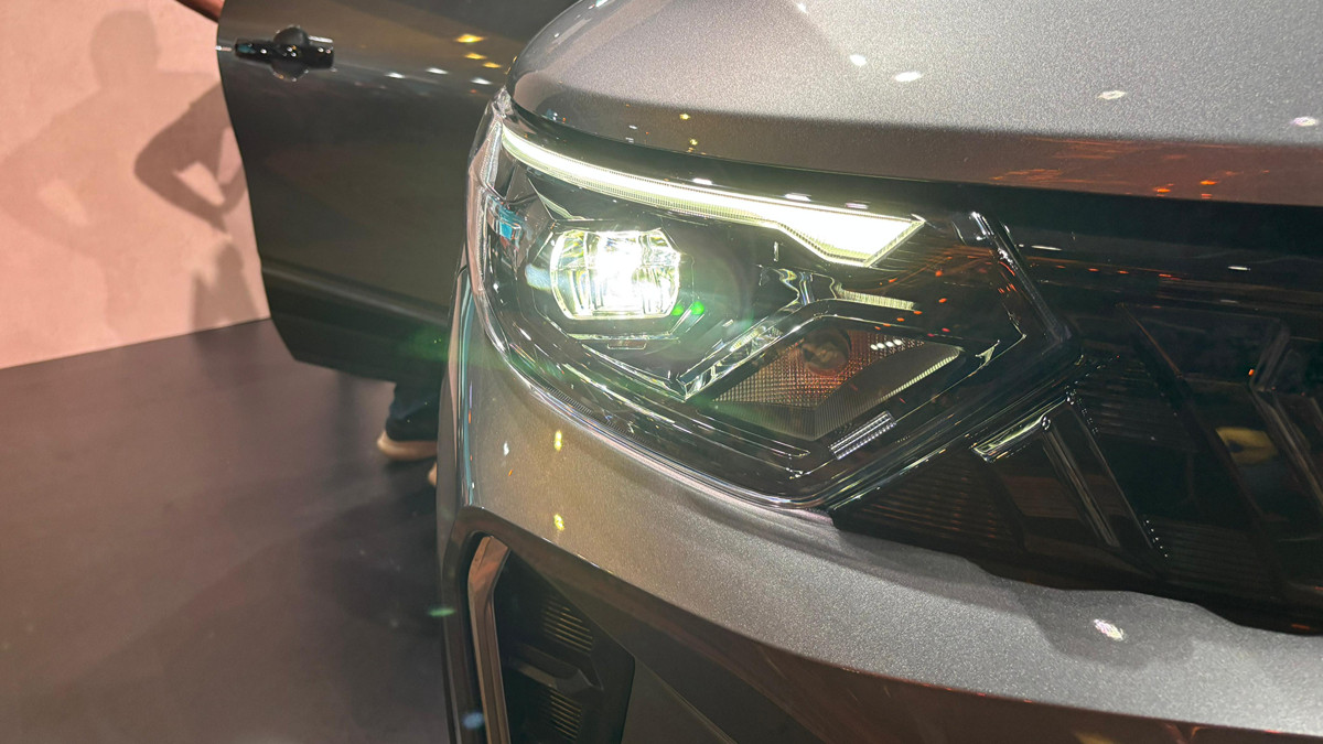 2025 Renault Triber Facelift Gets These 7 Things Over Maruti Ertiga ...