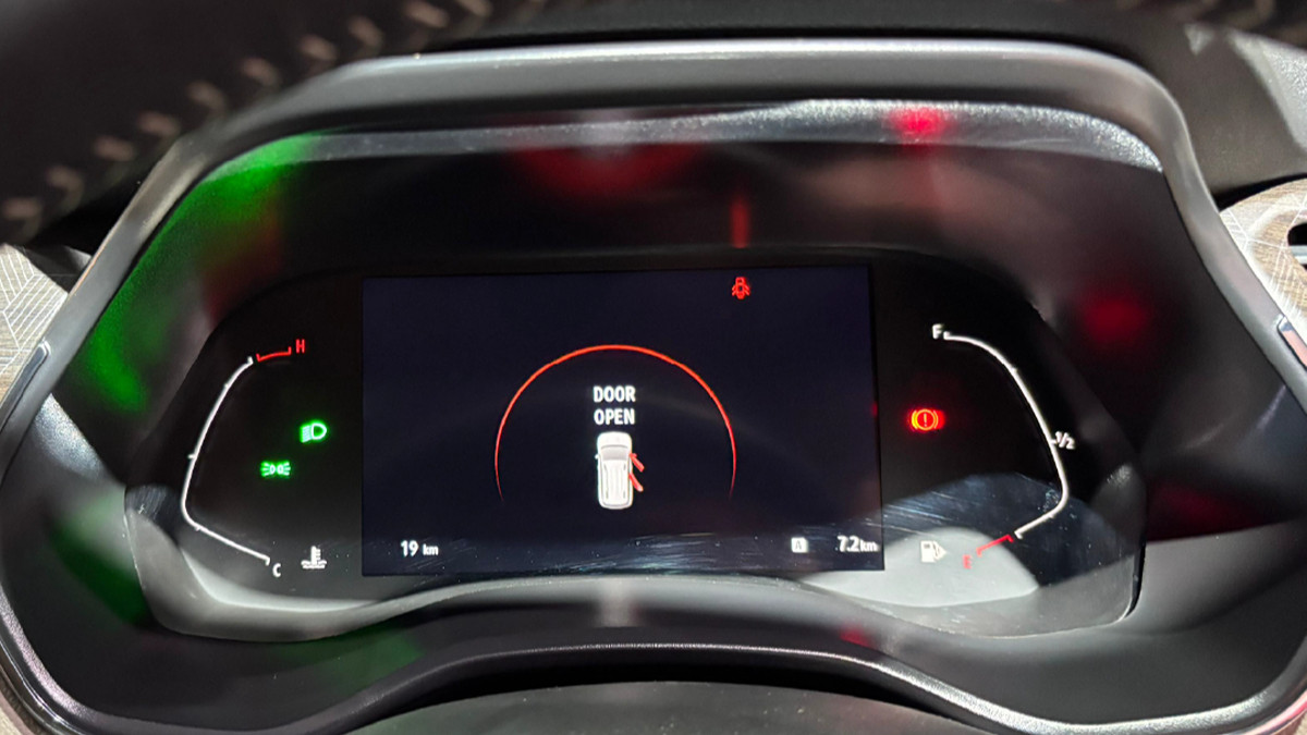 2025 Renault Triber Facelift Gets These 7 Things Over Maruti Ertiga ...