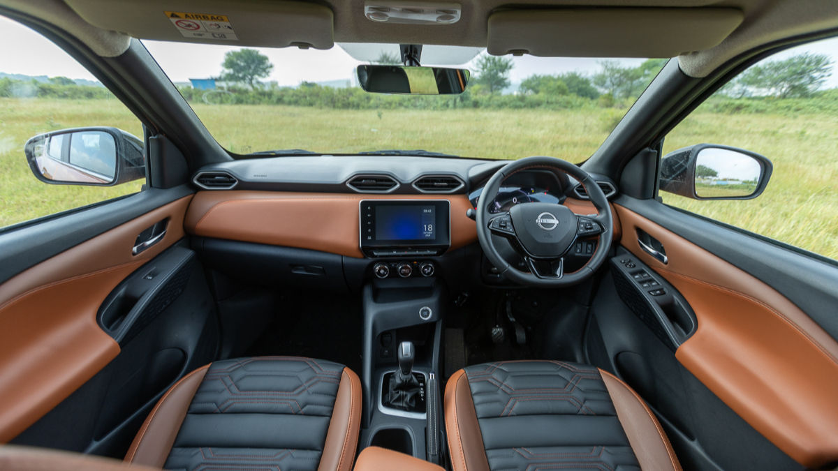 Nissan Magnite Kuro Edition vs Standard Nissan Magnite: Exterior And ...