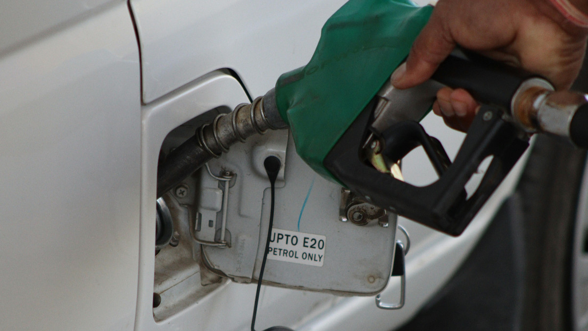 E20 Petrol Blending Issue Explained: Indian Oil, Hindustan Petroleum ...