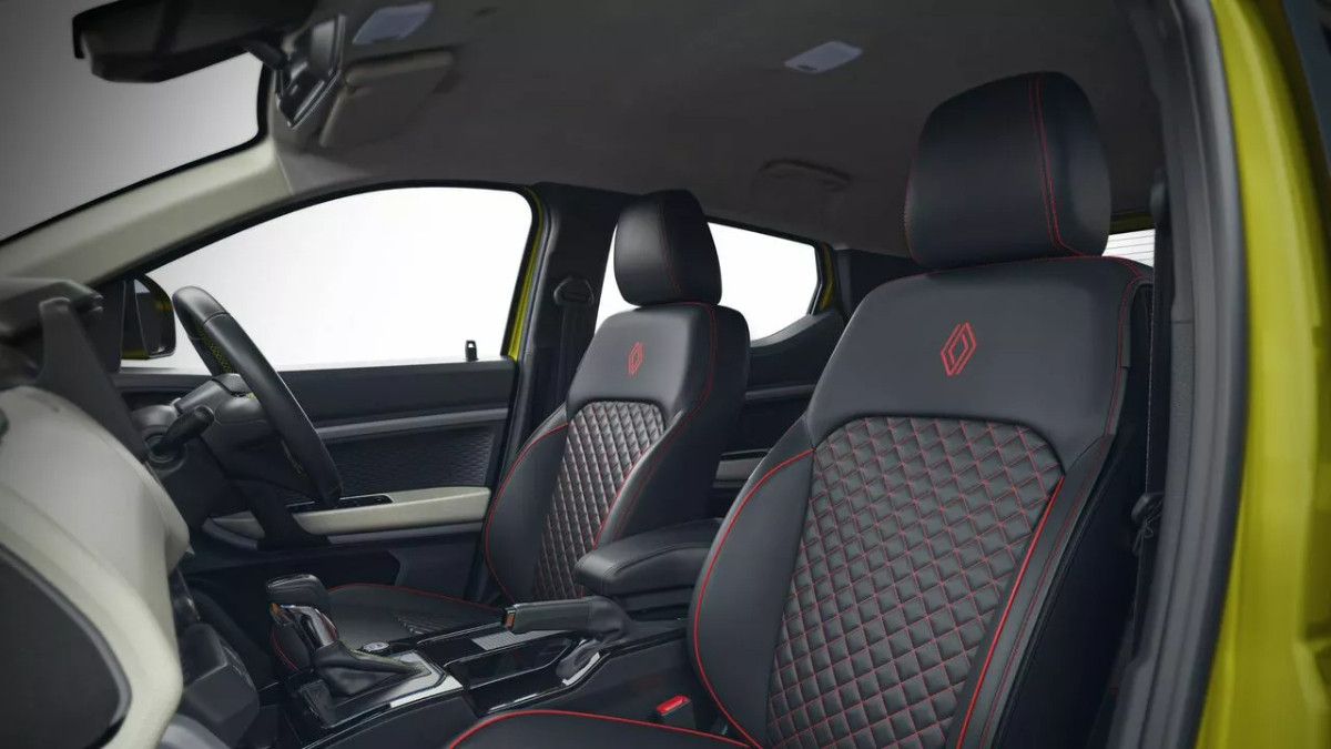 2025 Renault Kiger Facelift Accessories Detailed: Mud Flaps, Floor Mats ...