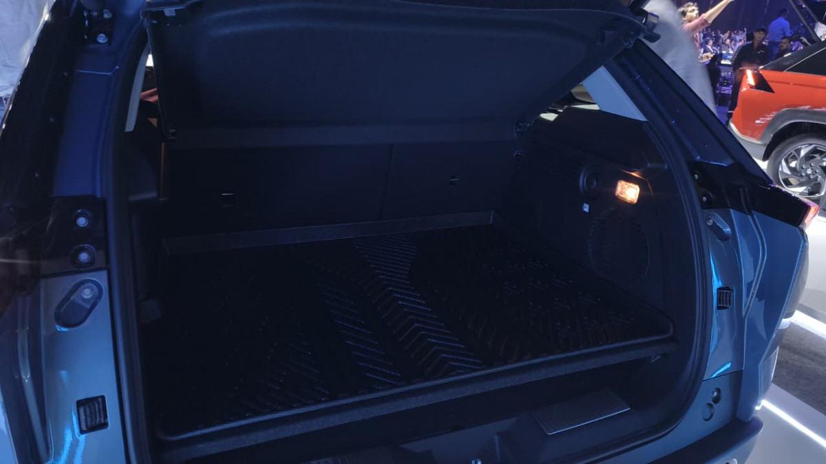 2025 Maruti Victoris Interior Image Gallery: Design, Features, Space ...