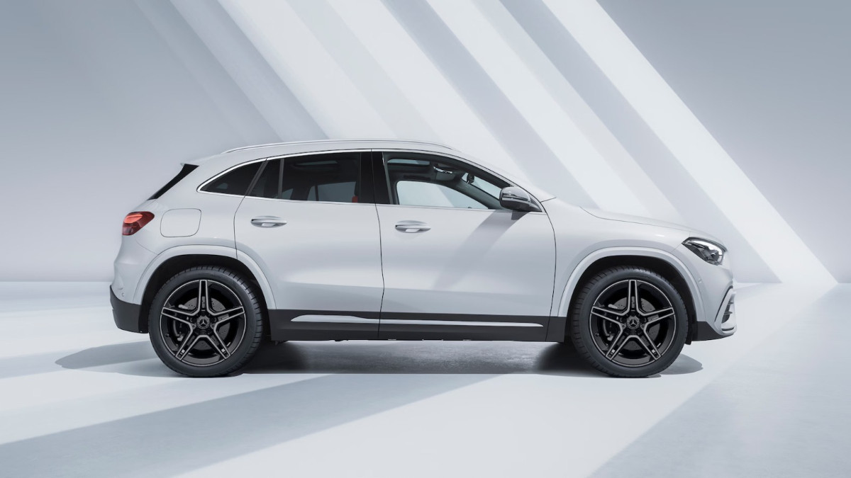 Mercedes GST Cut Impact: Cars Cheaper By Up To Rs 25 LAKH! | CarDekho.com