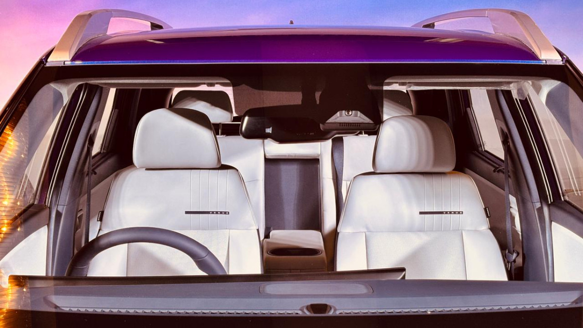 Features 2025 Hyundai Venue Offers Over The Tata Nexon: Bigger 12.3 ...