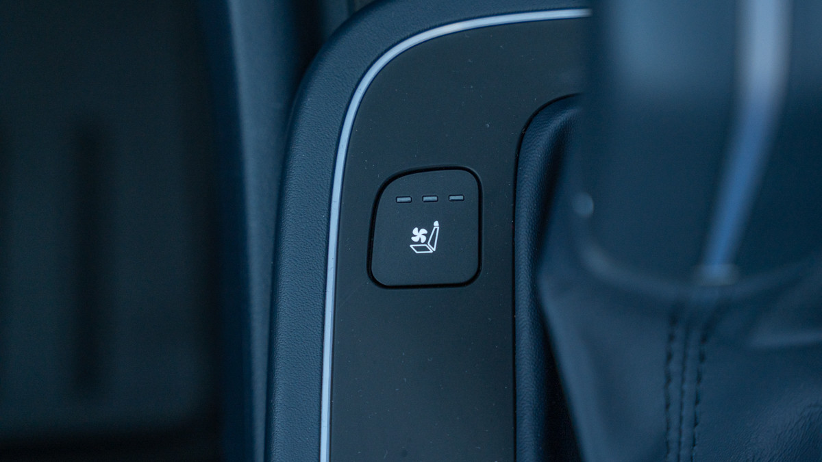 2025 Hyundai Venue Gets These 10 Features Over Mahindra XUV 3XO: Larger ...