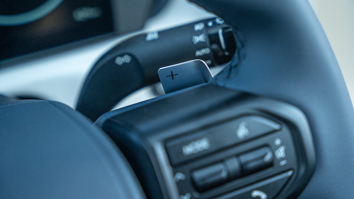 2025 Hyundai Venue Gets These 10 Features Over Mahindra XUV 3XO: Larger ...