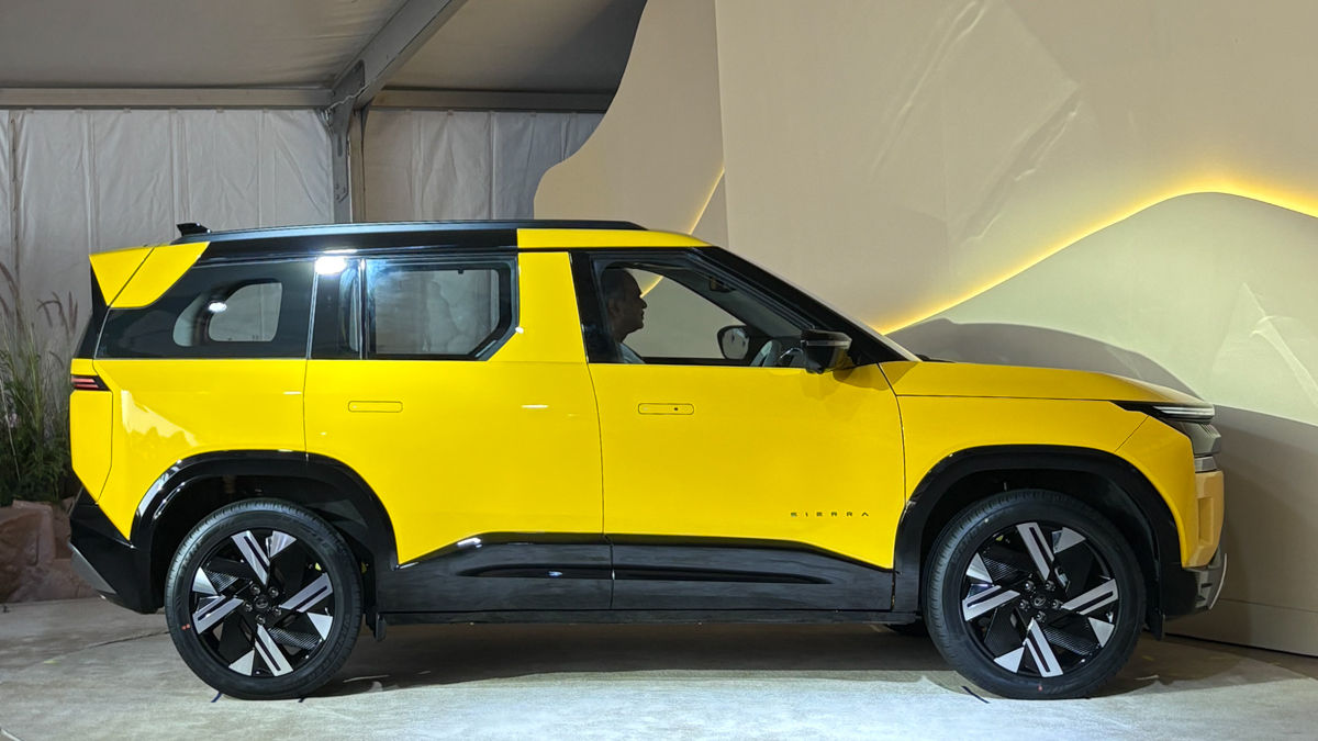 Tata Sierra Base Vs Top Variant Features Compared: Smart Plus Base ...