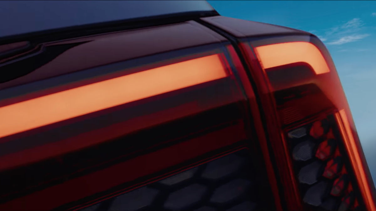 Mahindra XUV 7XO Debut Tomorrow: Design, Interior, Features, Powertrain ...