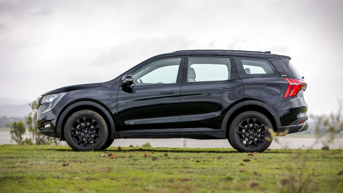 New Mahindra XUV 7XO Vs XUV700: Design, Interior, Features, Powertrain ...