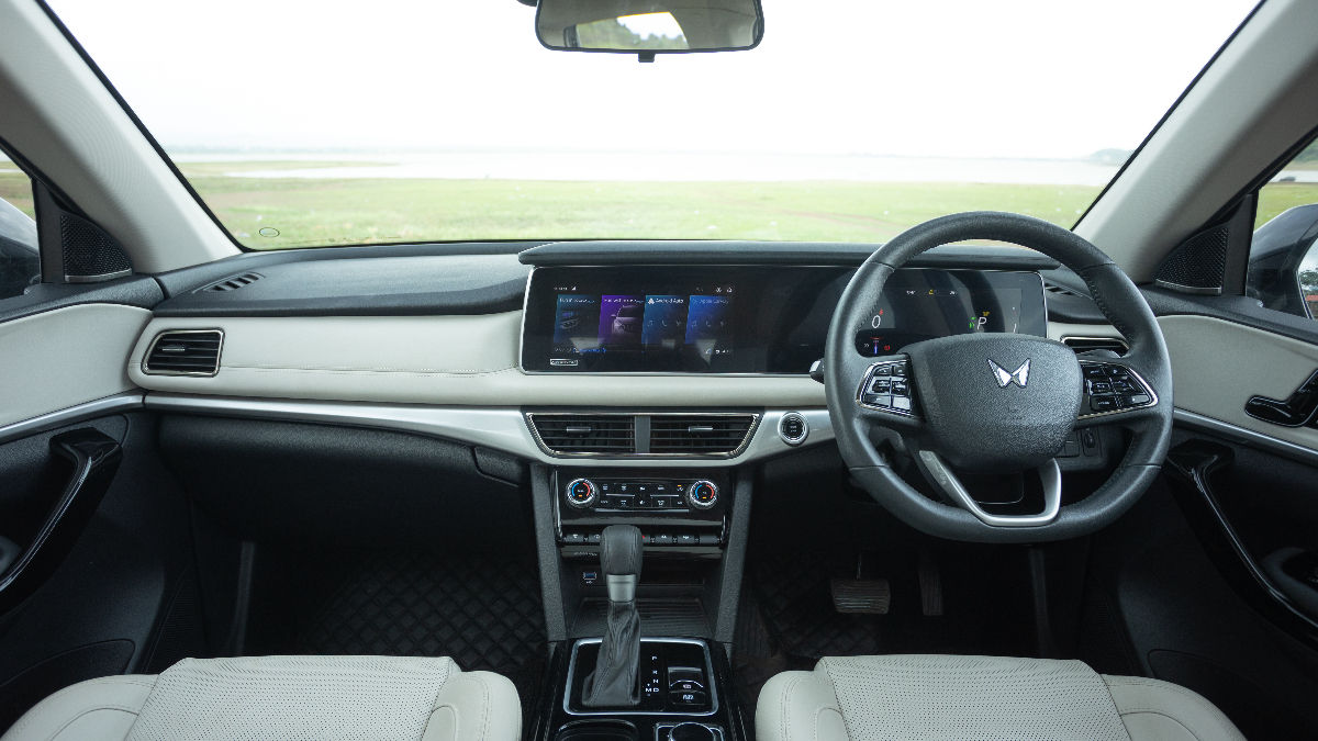 New Mahindra XUV 7XO Vs XUV700: Design, Interior, Features, Powertrain ...