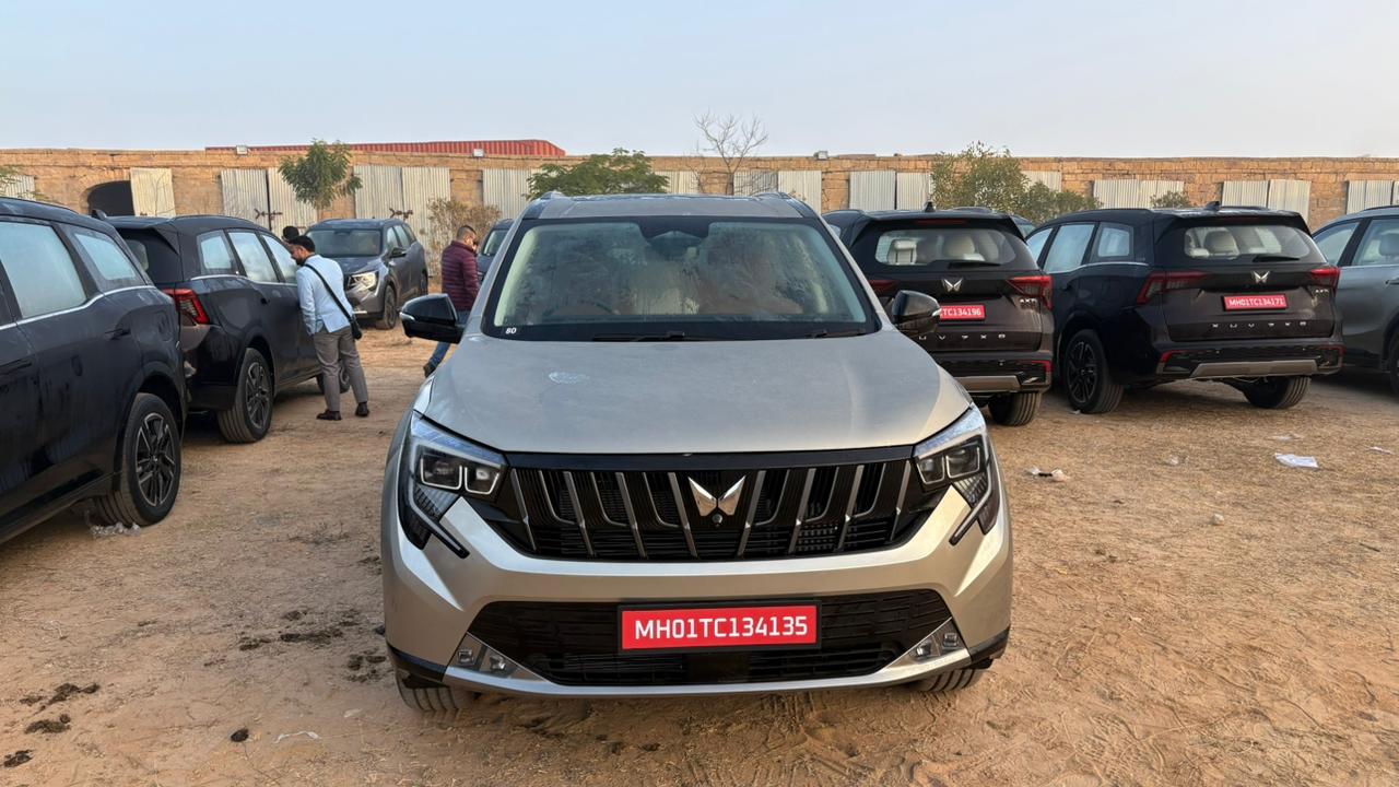 New Mahindra XUV 7XO Vs XUV700: Design, Interior, Features, Powertrain ...
