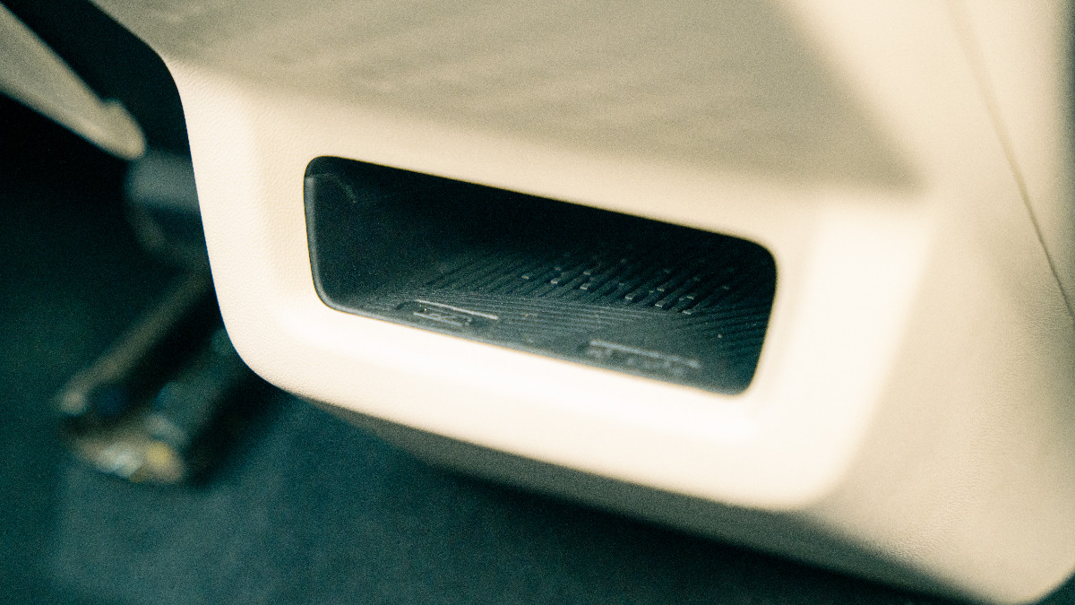 Mahindra XUV 7XO First Time Features Explained: Triple Screen Setup ...