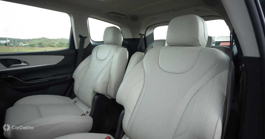 Mahindra XUV700 Price - 7 seater SUV, Images, Colors & Reviews