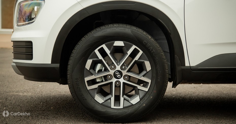 Hyundai Venue Price - Features, Images, Colours & Reviews