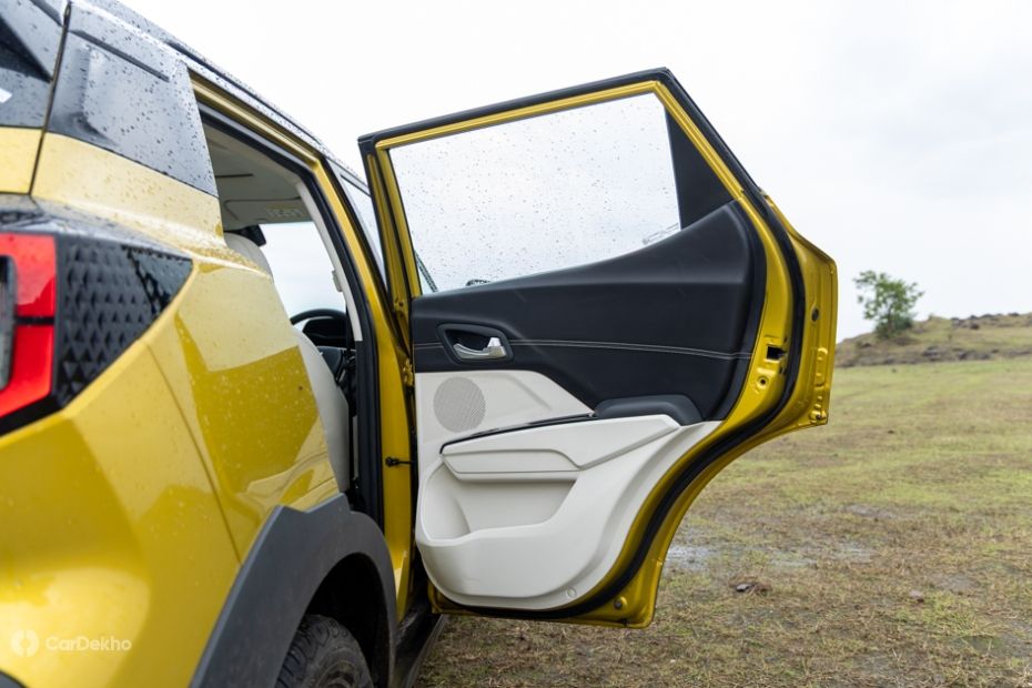Mahindra XUV 3XO Price - Images, Colours & Reviews