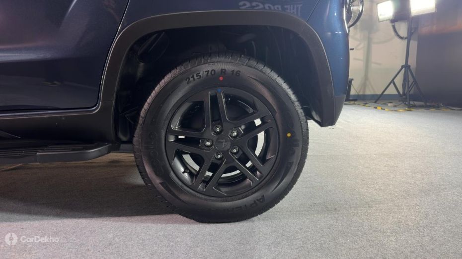Mahindra Bolero Neo Price - Features, Images, Colours & Reviews