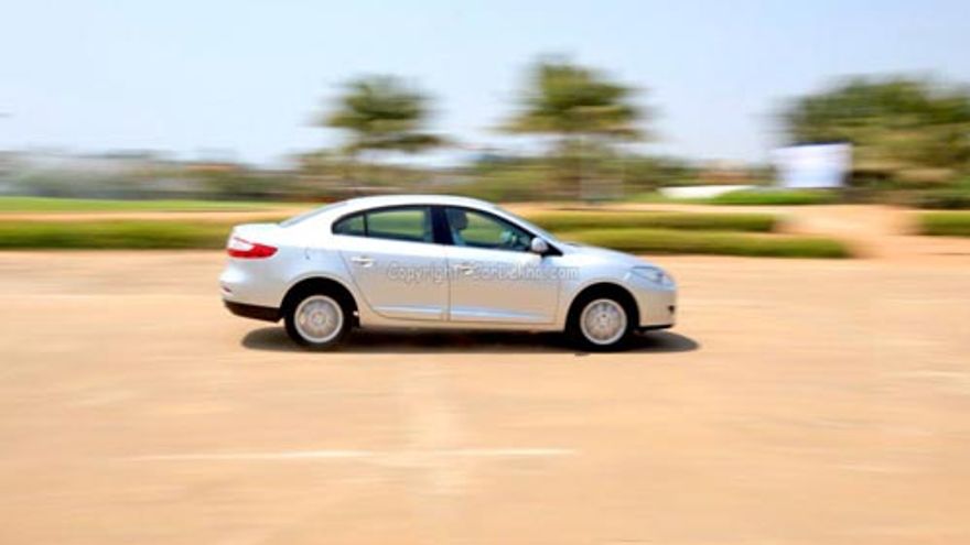 Renault Fluence Images - Fluence Interior & Exterior Photos & Gallery